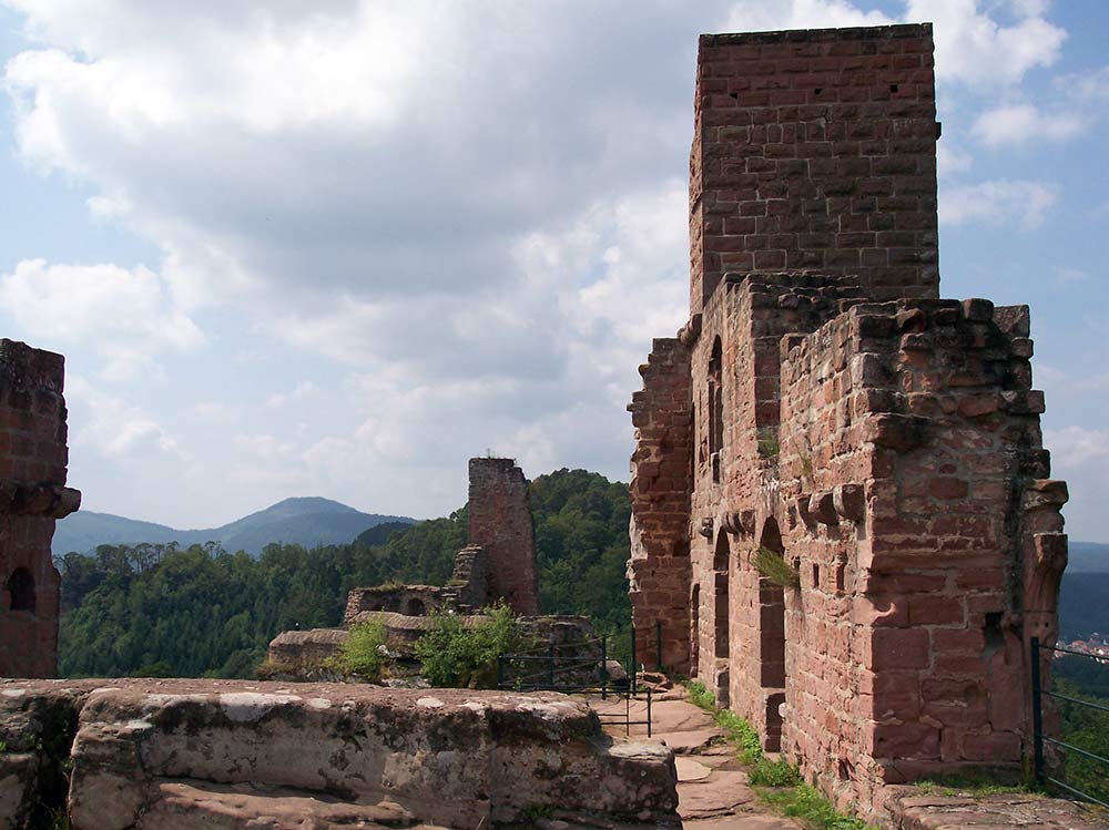 „Dahner Burgen“ Altdahn, Grafendahn, Tanstein & Neudahn | www.pfalz ...